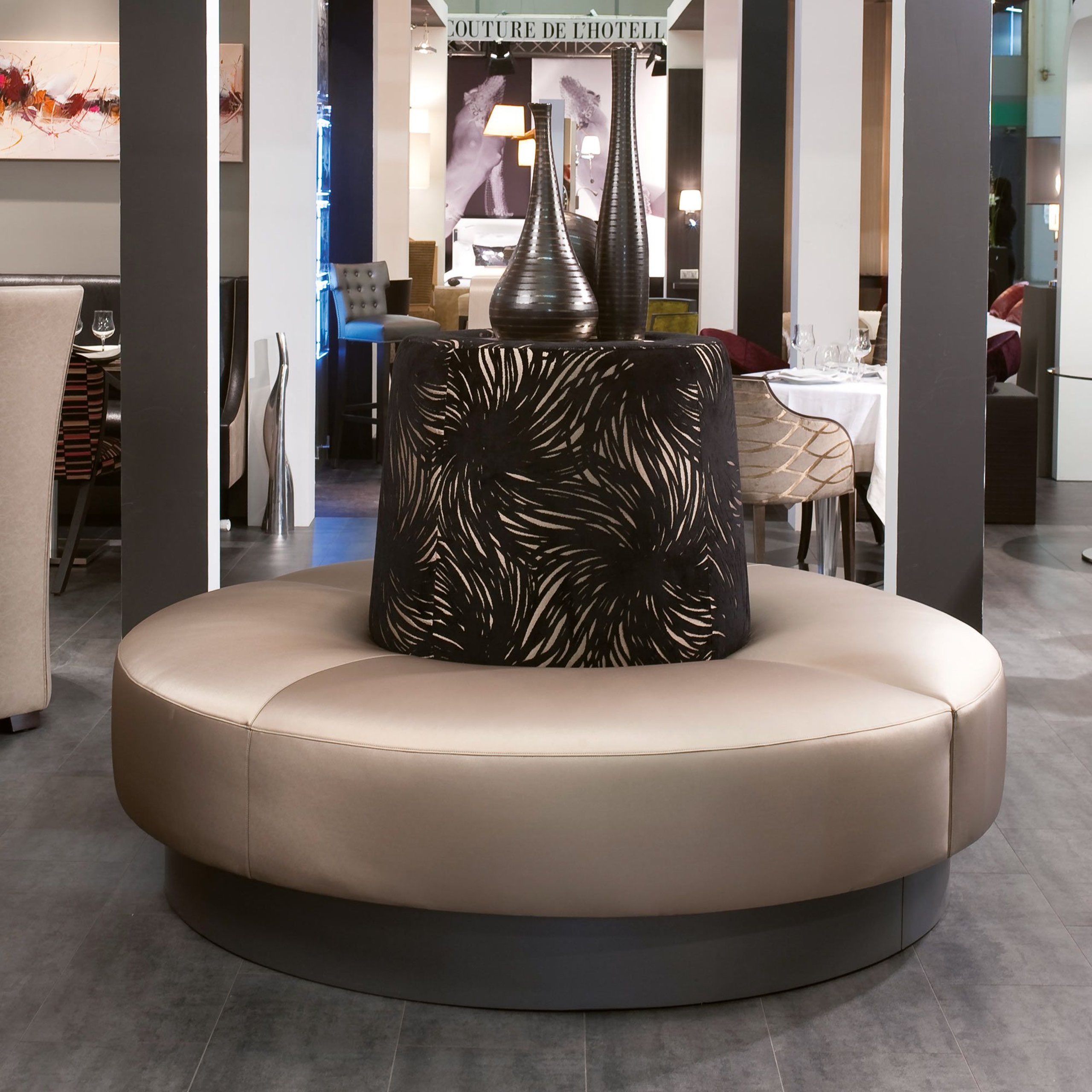 Bench for Hotel, restaurant, bar: Rotonde | Collinet